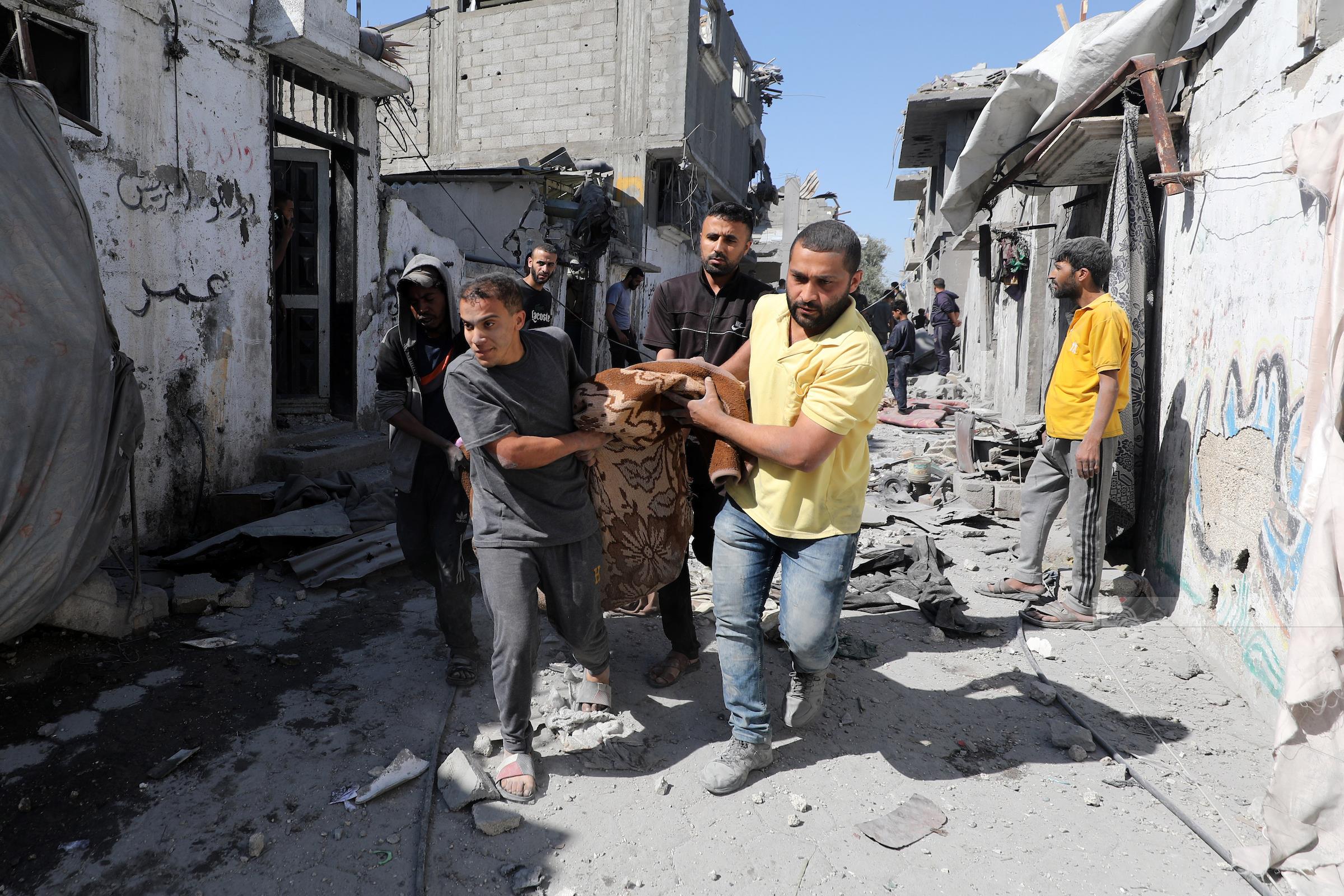 10 شهداء في قصف للاحتلال وسط مدينة غزة